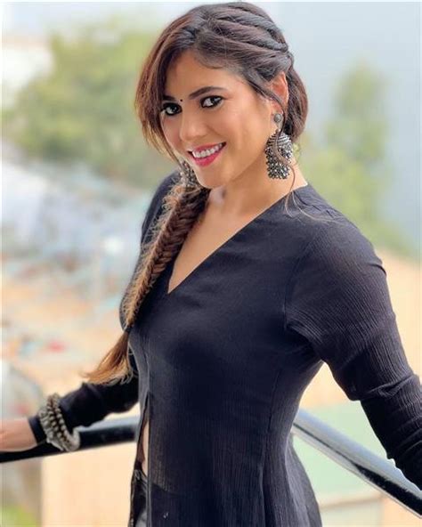 ஷார்ட் ஹேர்க்கு மாறிய பிக்பாஸ் பிரபலம் இணையத்தை கலக்கும் லேட்டஸ்ட்