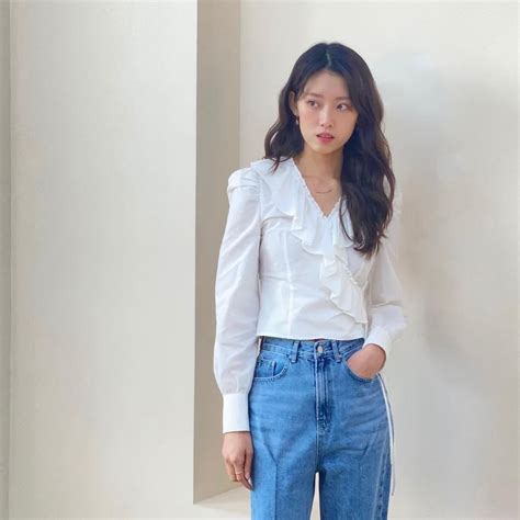 Pin By Beatriz Silva On Oh Hye Ruffle Blouse Actresses Kdrama