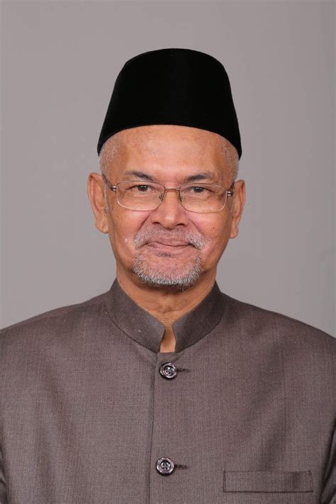 About Tuan Haji Zainal Abidin Bin Mohamed Pesaka Trengganu Berhad