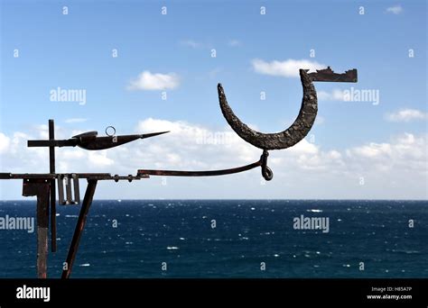 Sydney Australia Oct 23 2016 Orest Keywan Long Days Journey Sculpture By The Sea Along
