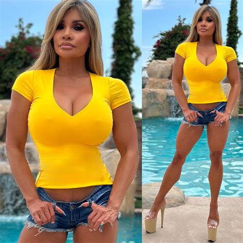 Connies Top Shelf Bad 🐩 Yellow Sunflower Deep V Neck Top 🥂 Signa