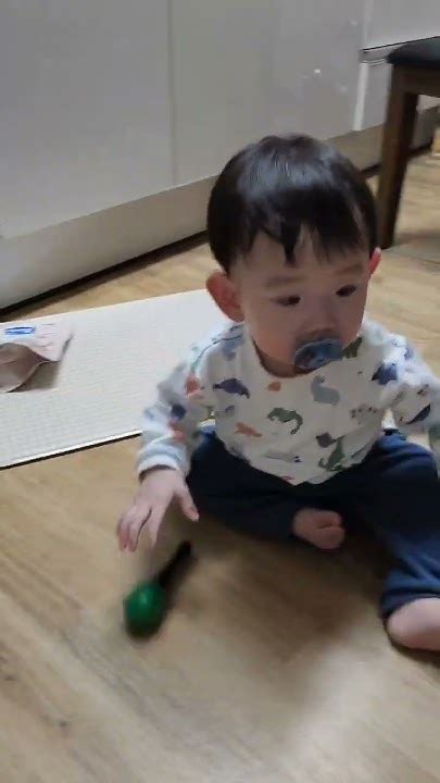 할머니 웃음소리보다 더 큰 소리가 나서 깜짝 놀란 쑥쑥이♡ Youtube