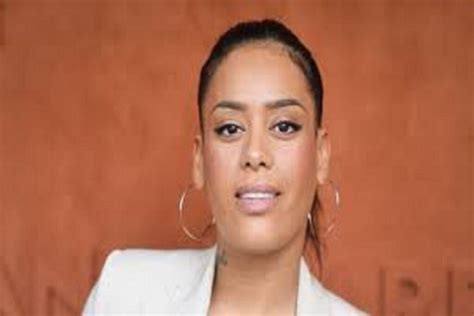 Amel Bent Je Refuse De Changer Pour Plaire Certains La Chanteuse