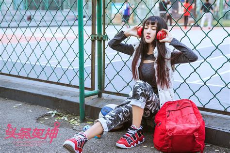 头条女神 宅男子白和她的球妹 出镜：大晗