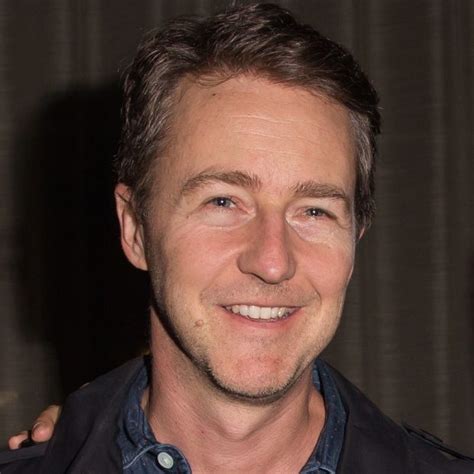 ما لا تعرفه عن إدوارد نورتون من هو؟ سيرته الذاتية، إنجازاته وأقواله معلومات عن إدوارد نورتون