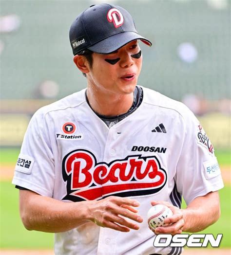 ‘vip석 이동양의지 사인공 발로 뛴 두산 프런트 오명진 데뷔 첫 홈런공 회수→특급 팬서비스 보답하다 오쎈 잠실 Zum 뉴스