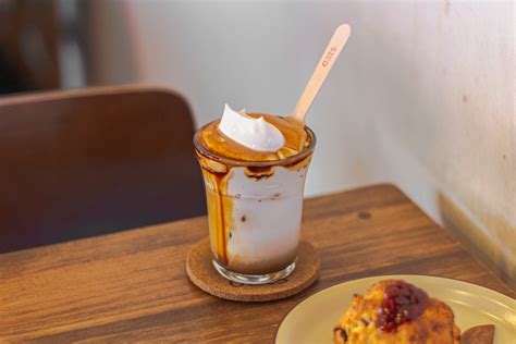 Oats Coffee 오츠커피 Cafe In Yongsan Gu Famous For Their Einspanner