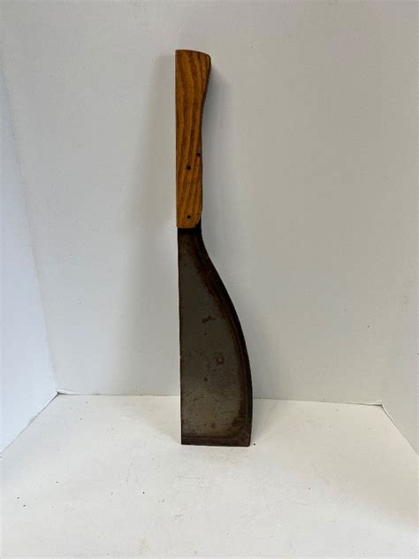 Lot 184 Large Sharp Cutlass Wild Thyme Antiques