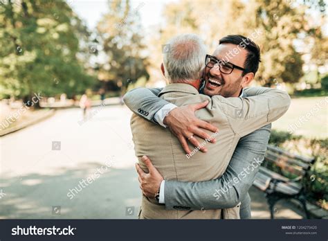 imágenes de Dos hombres abrazados Imágenes fotos y vectores de stock Shutterstock