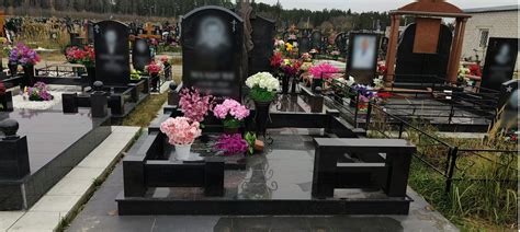 Гранитные памятники на кладбище в Санкт-Петербурге | «Каскад-Мрамор»