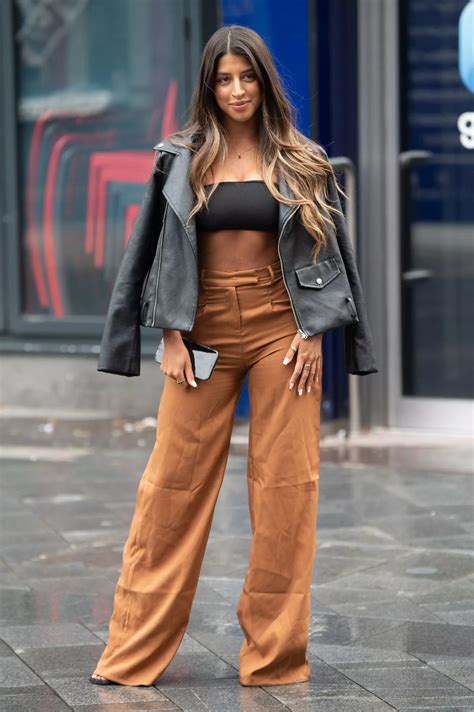 Love Islands Shannon Singh Grabs Coffee In Rainy London After Jetting