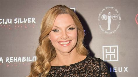 Vlatka Pokos Prozirna Bluza Koja Tako Dobro Izgleda Uz Skinny