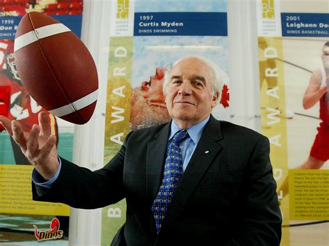 Calgary Stampeders Back Doug Mitchell U Sports Football Scholarships Brantford Expositor