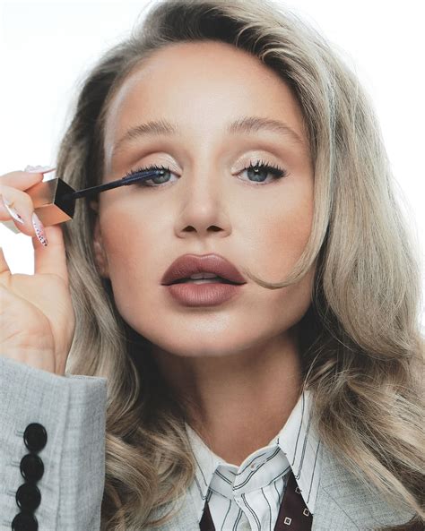 ანუკი არეშიძე შეცვლილი იმიჯით დიზაინერი ახალ ფოტოებს აქვეყნებს Marao