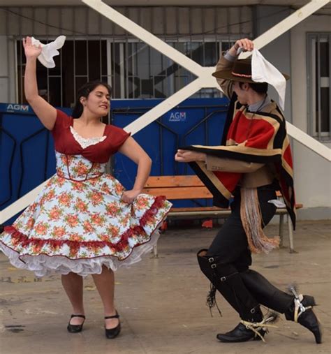 Baile Cueca Sin Pasar Vergüenza Noticias De La Universidad De Playa Ancha