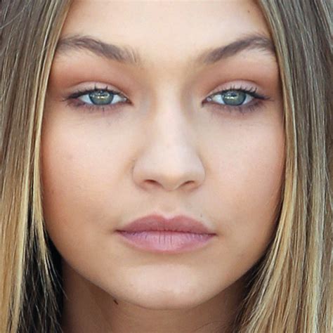 Gigi Hadid Makeup Gold Eyeshadow And Nude Lipstick Steal Her Style