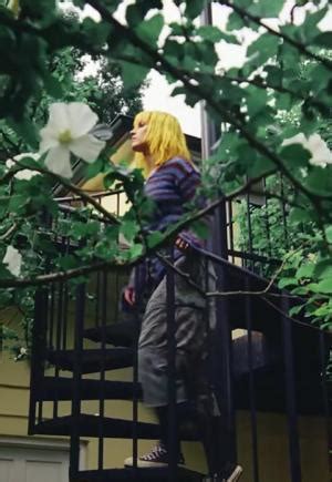 Videos Hayley Williams Glum Music Video 2025 Filmaffinity