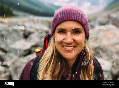 Reife Frau Hut Stockfotos Und Bilder Kaufen Alamy