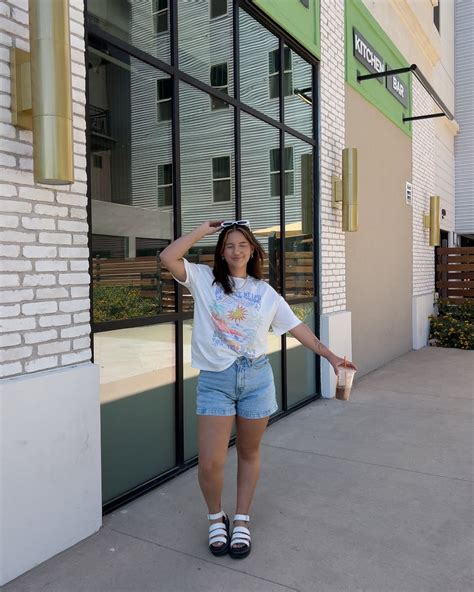 30 Denim Shorts Outfit Ideas 2025 Trendy And Stylish Looks For Every