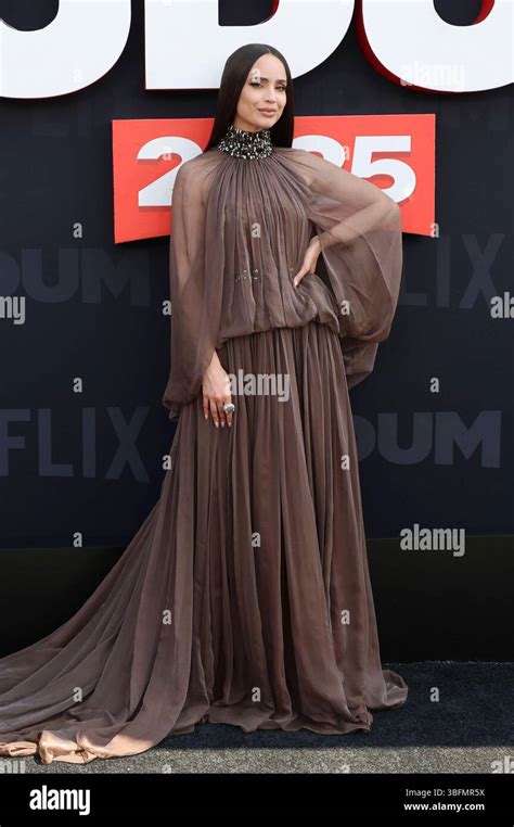 Sofia Carson Beim Fan Event Netflix Tudum 2025 The Live Event Im Kia Forum Inglewood 3105