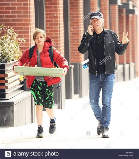 제이콥헐리본지오비 존 본 조비 자녀들 중 존과 많이 닮은 둘째 아들2002년생 인스티즈instiz 인티포털