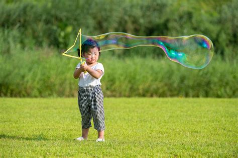 Uncle Bubble Bouncing Bubbles Uncle Bubble Bouncing Bubbles