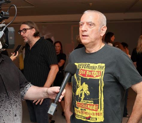 Velid Đekić „let 3 Na Sceni Zrcali Sliku Sluđenog Društva Glazbahr