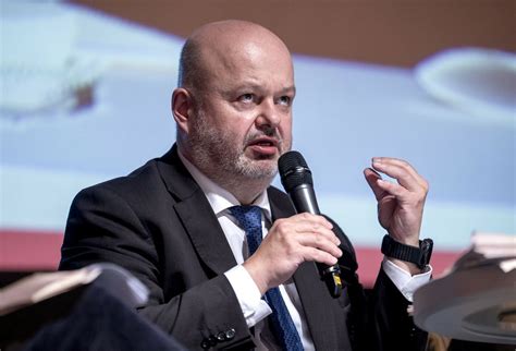 Pecina A Investoři Mohou Převzít Liberty Součástí Plánu Je Postupný