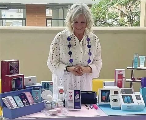 Da Catechista A Venditrice Di Sex Toys La Storia Di Daniela Tenna Il