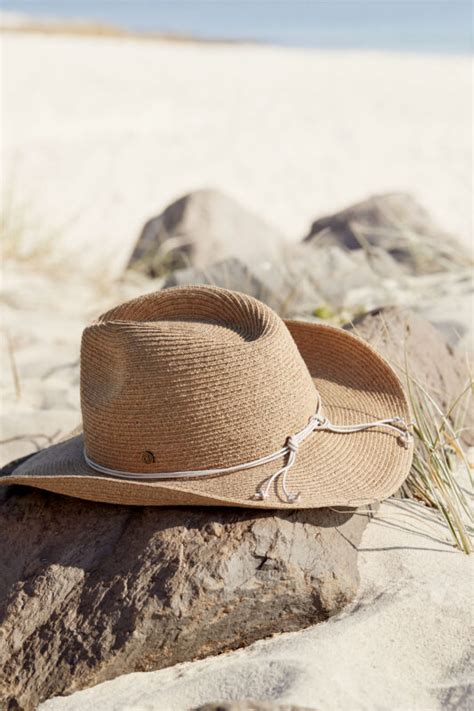 Deb Hutton Working With Coasties To Spread Sun Safety Message Central Coast Life And Style