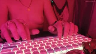 Free Keyboard Typing Porn Videos From Thumbzilla