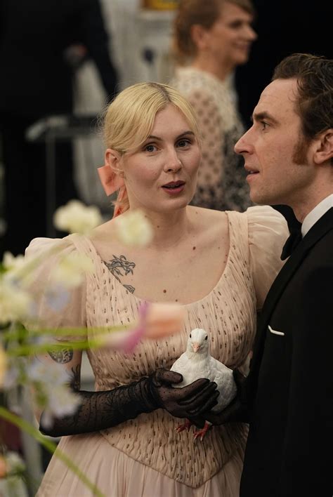 Hvad Er Det Dog Hun Har Med Eee Gee Havde Due Med Til Kunstnerbal