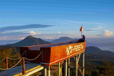 Foto Wisata G Pass Di Kabupaten Semarang Naik Kapal Berlatar Lautan Awan