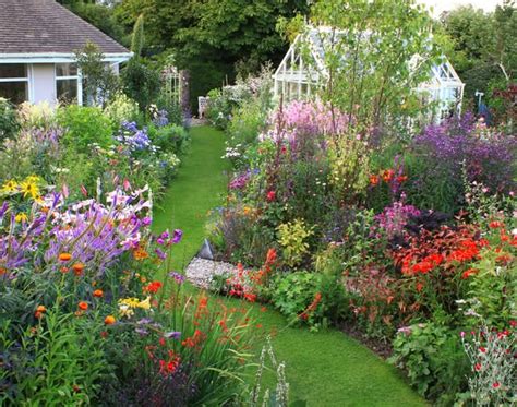 15 Aesthetic Flower Garden Ideas For A Photo Worthy Garden Modern
