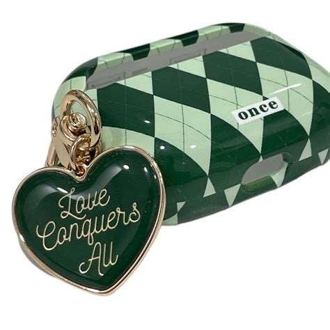 온세 스튜디오 금속 키링 하트 Love Conquers All 금색 키링 에어팟 프로 2세대 단길