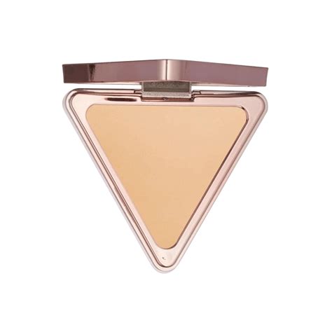 Makeup Bag Essentials 10 Essentials To Create A Natural Look Keep It