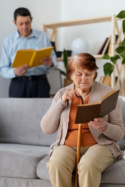 Free Photo Medium Shot Woman And Man Reading