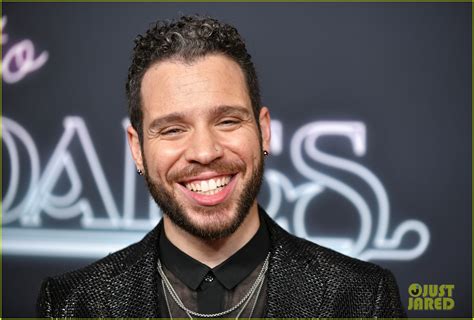 Kumail Nanjiani Gets Support From Wife Emily V Gordon At Welcome To