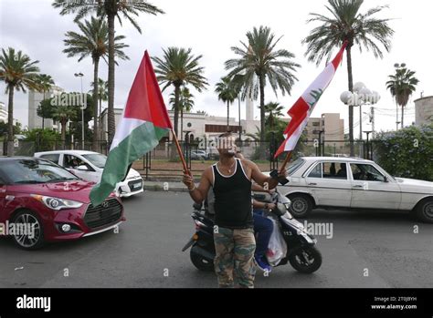 Saida Libanon Oktober 2023 Aktivisten Feiern Den Angriff Der Hamas Auf Israel Am 7 Oktober