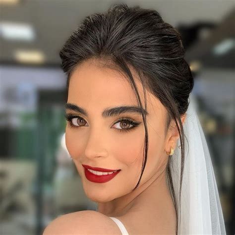 لیلا ملکمیکاپ آرتیست On Instagram طرفدارای رژ قرمز خودتون و نشون بدید ببینم چقدر عروس با رژ