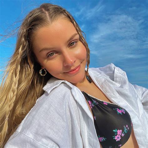 Elaine Cavalieri On Twitter Newprofilepic For The Summmaaa Time 🫶☀️🌊🐚🌸