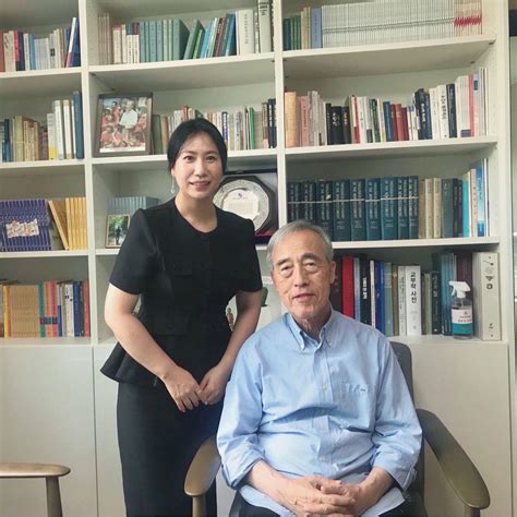 Junga Kang 주교님께 오늘은 질문을 많이 했어요 아이처럼 철없는 질문임에도