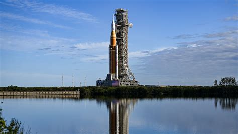 Artemis Ii Moon Mission Nasa Completes Giant Rockets Slow Ride To Launchpad The New York Times