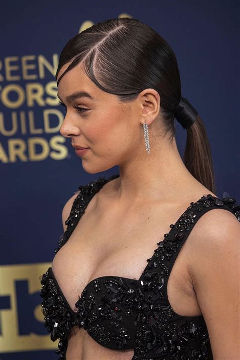 Hailee Steinfeld Rcelebritysideboobs