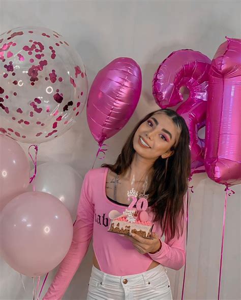 خاطرات یک دختر تریدر Itsbitiii Twitter