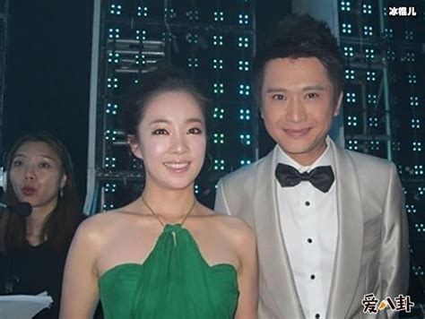 央视主持人杨帆结婚，婚纱照流出妻子颜值不输女明星引围观！ 明星 冰棍儿网