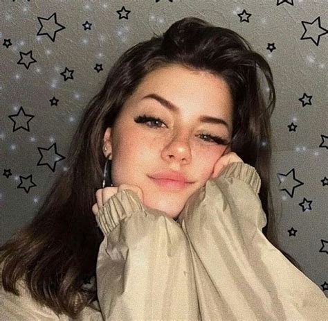 𝑝𝑖𝑛𝑡𝑒𝑟𝑒𝑠𝑡 𝑎𝑛𝑒𝑠𝑦𝑒𝑦 Smile Girl Cute Girl Face Aesthetic Girl