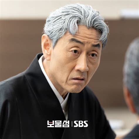 Heo Joon Ho Ambushes Park Hyung Sik At The Hospital In Buried Hearts Soompi