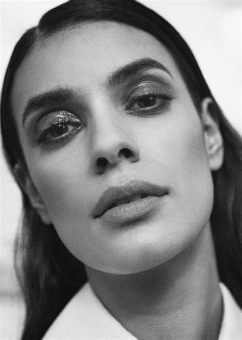 Laysla De Oliveira 1883 Magazine