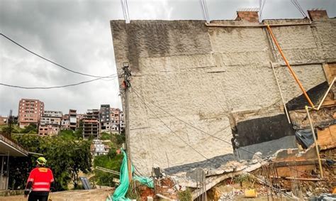 Por Riesgo De Colapso De Un Edificio Por Fallas Estructurales Evacúan